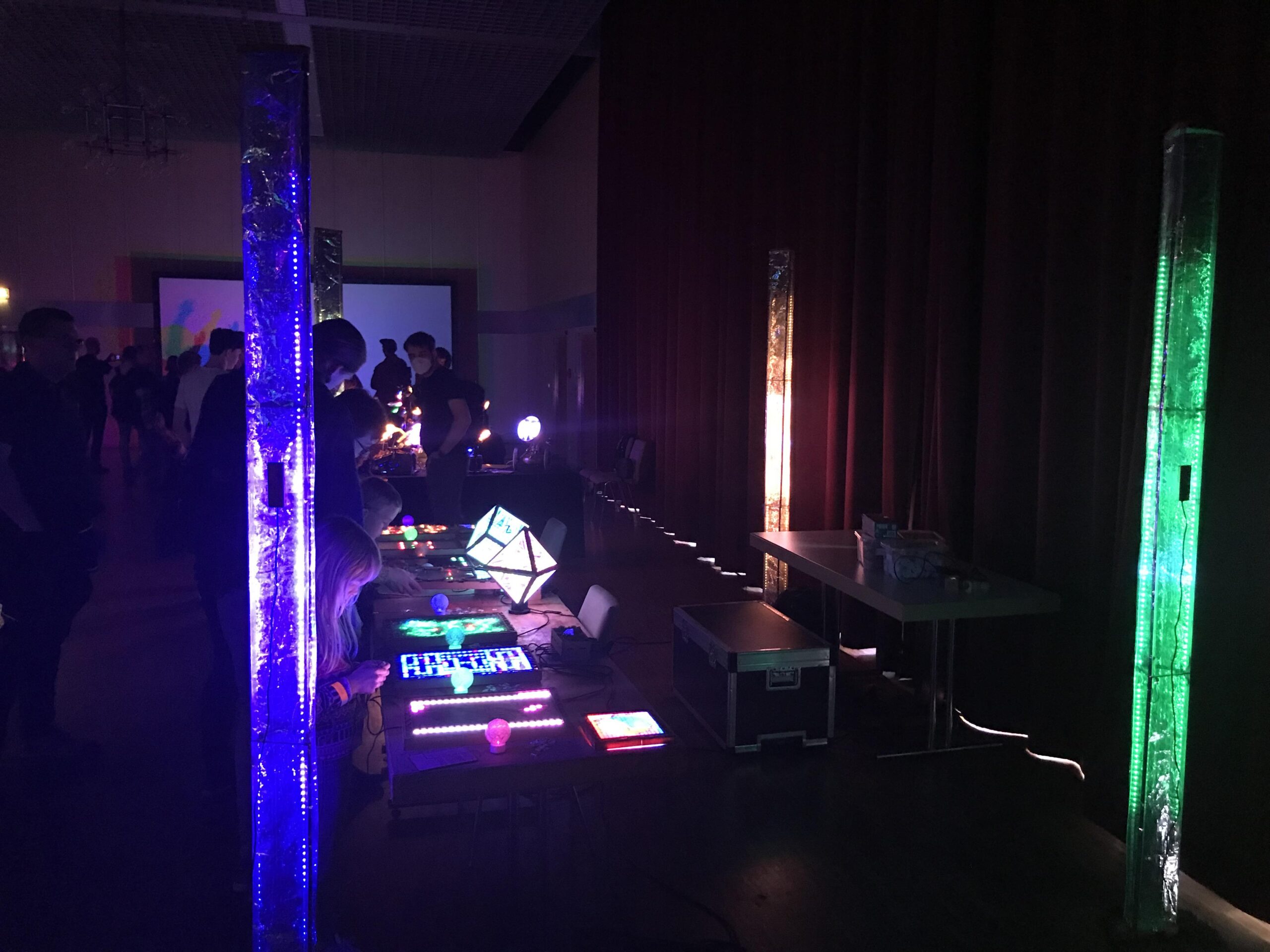 Maker Faire | Alice - Between The Mirrors - Maker Faire