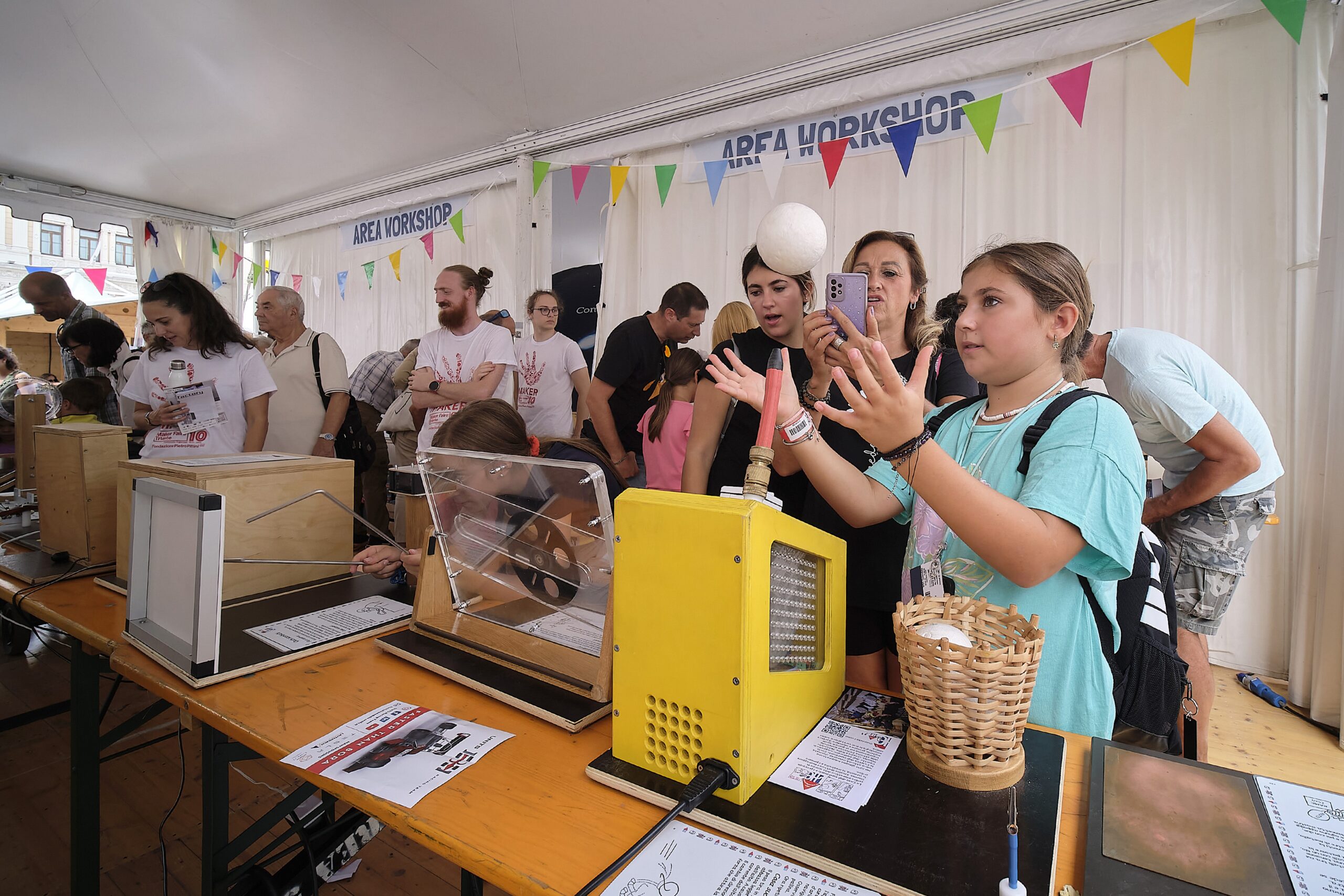 Maker Faire | Hiša eksperimentov - The Little House of Experiments ...