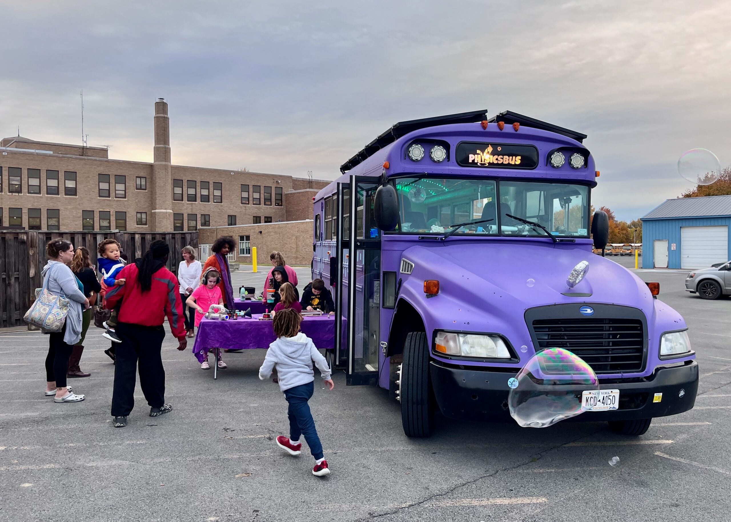 Maker Faire | Physics Bus - Maker Faire