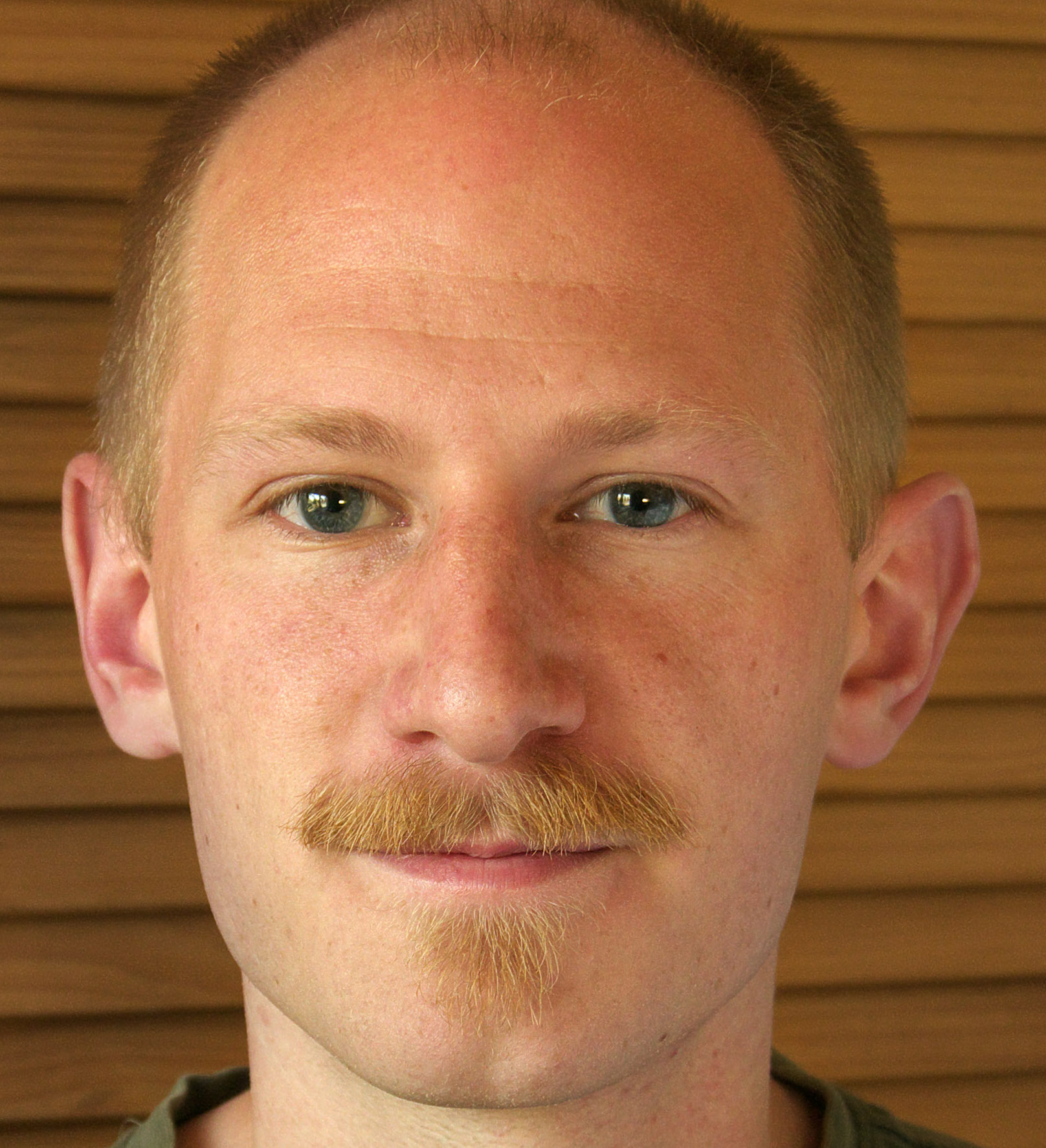 Maker Faire | Colorful fluid-filled turntable shows mesmerizing turbulence
